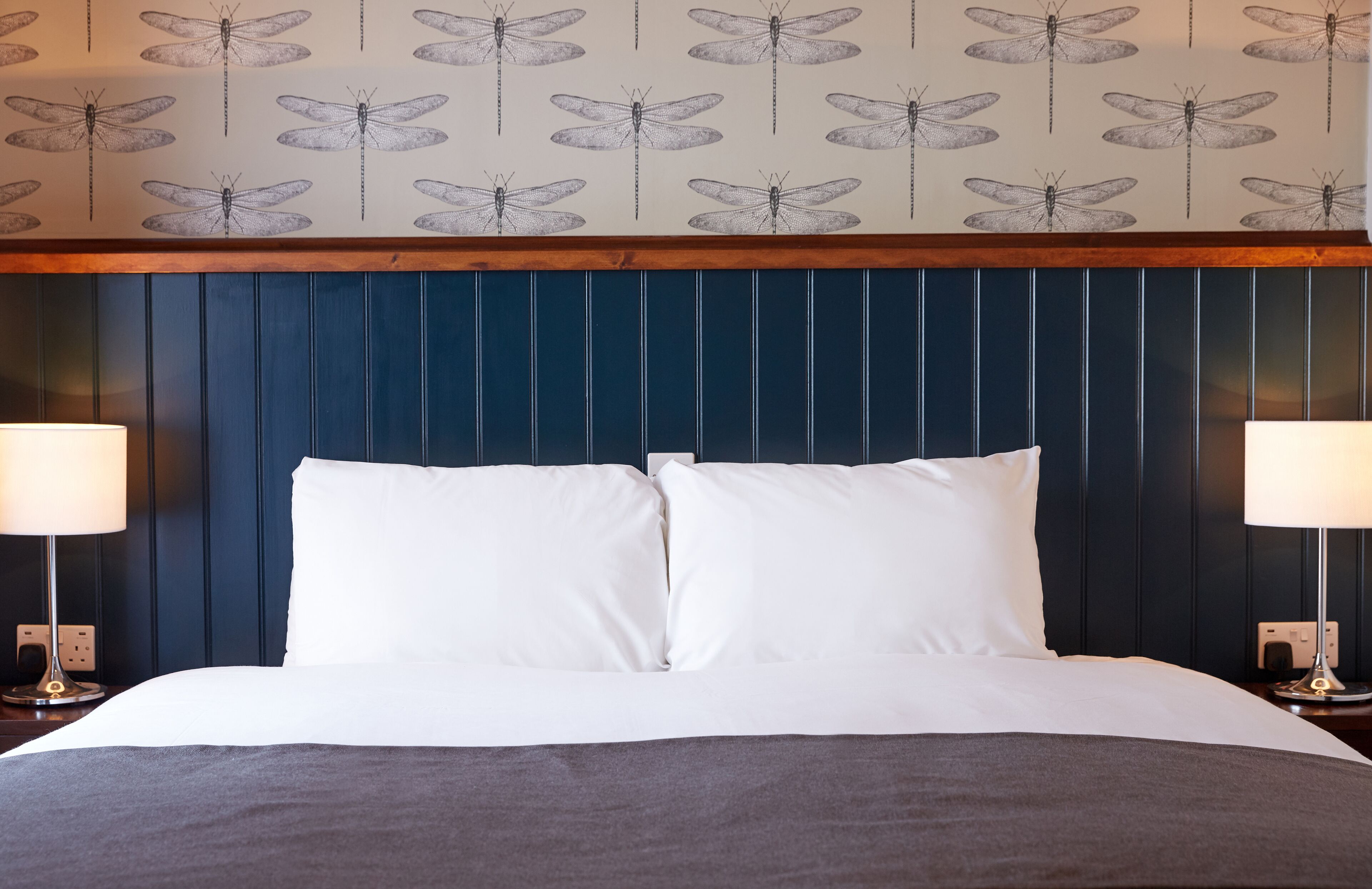 Quarto Duplo | Secretária, cortinas/cortinados opacos, ferro/tábua de engomar 