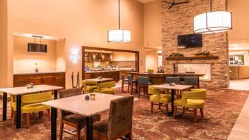 Café da manhã com buffet grátis todos os dias