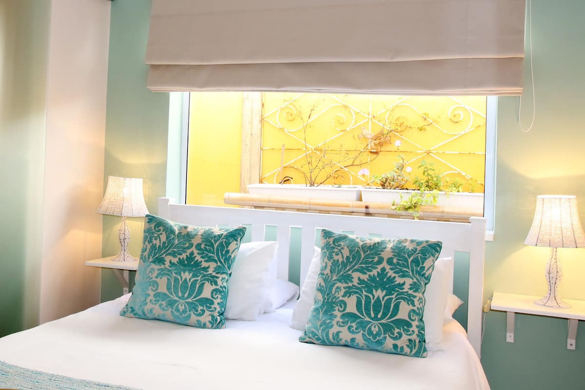 Quarto Clássico com Cama de Casal, 1 cama queen-size | 1 quarto, minibar, cofre no quarto, com decoração personalizada