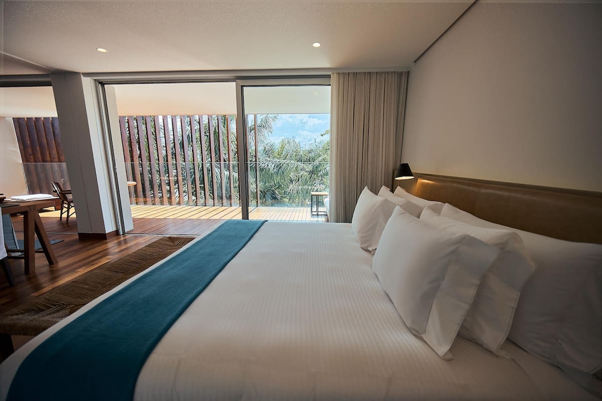 Cofres nos quartos, Wi-Fi de cortesia, roupa de cama