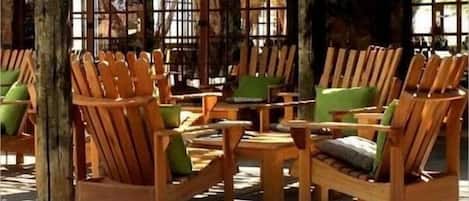 Pequeno-almoço tipo buffet diário mediante uma taxa