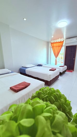 Quarto Triplo Standard | Com decoração personalizada, cortinas/cortinados opacos, Wi-fi grátis 