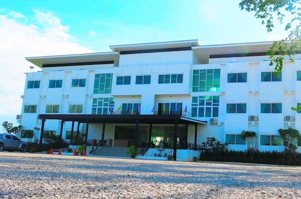 Kosit One Hotel - Wichian Buri District