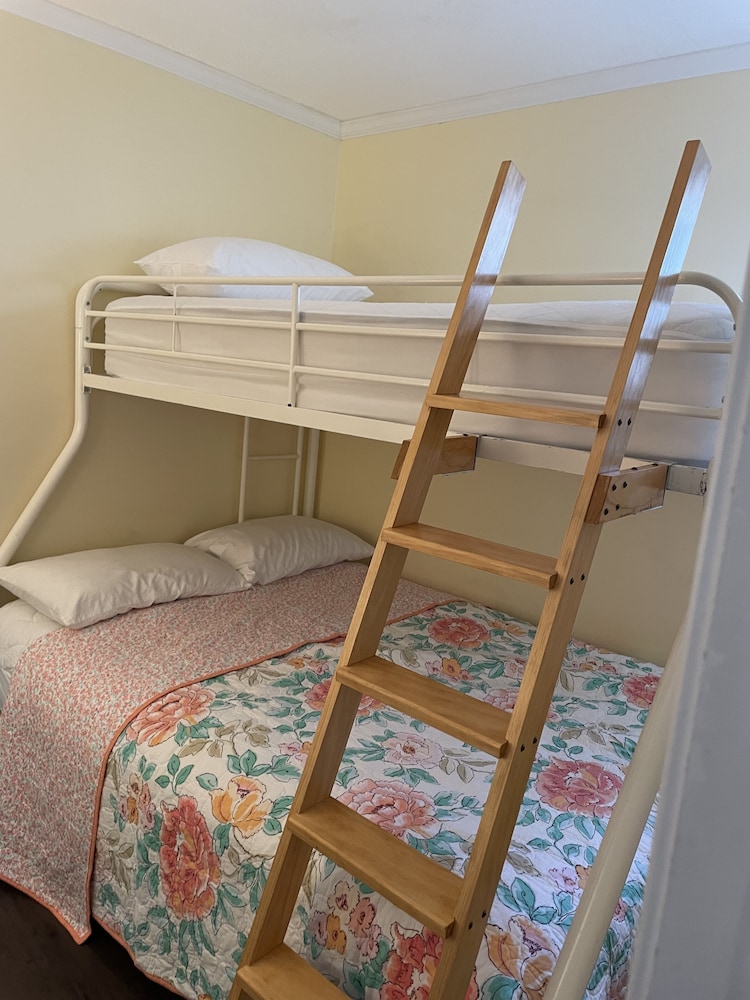 Serenity Amid It All. Dog Friendly Pet Fee, Wifi, Outdoor Shower, Grill - Rehoboth Beach, DE