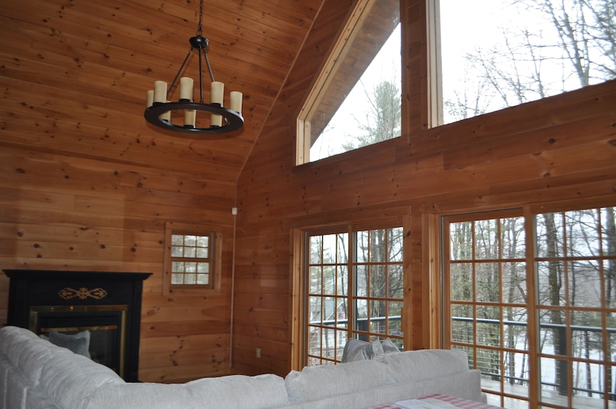 Spacious Lakeside Berkshire Home - 몬트레이