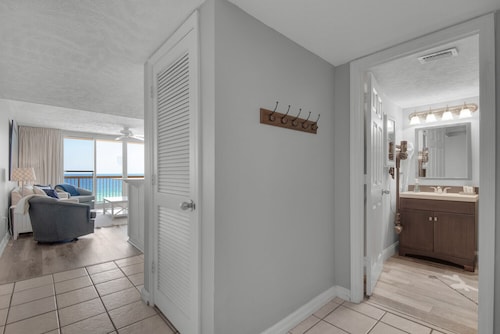 The Sandy Bear, And Oasis On The Emerald Coast! - Destin, FL