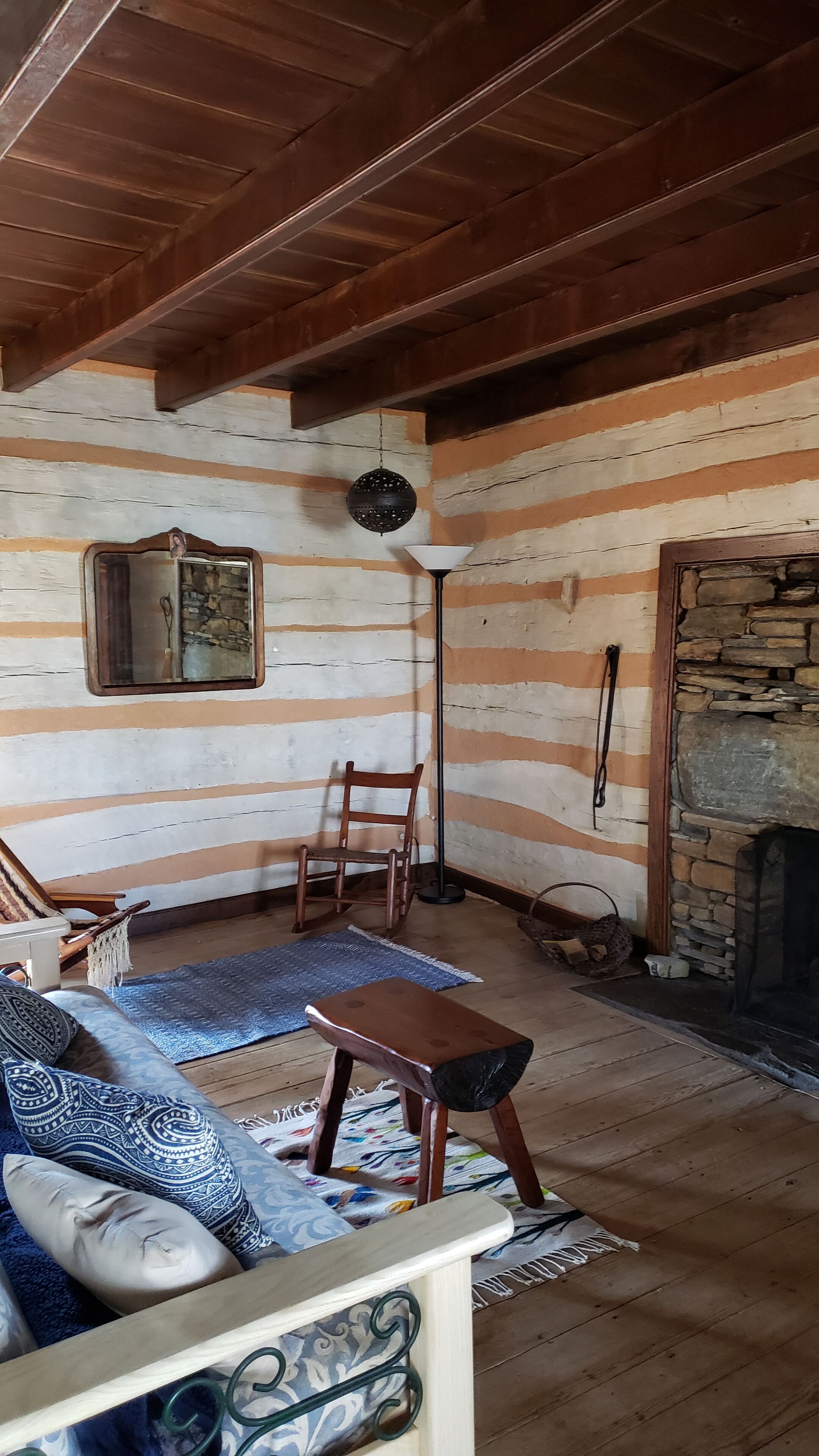 Unique Historical Log Cabin With Private Beach And 300 Ft. Of Waterfrontage. - Smith Mountain Lake, VA