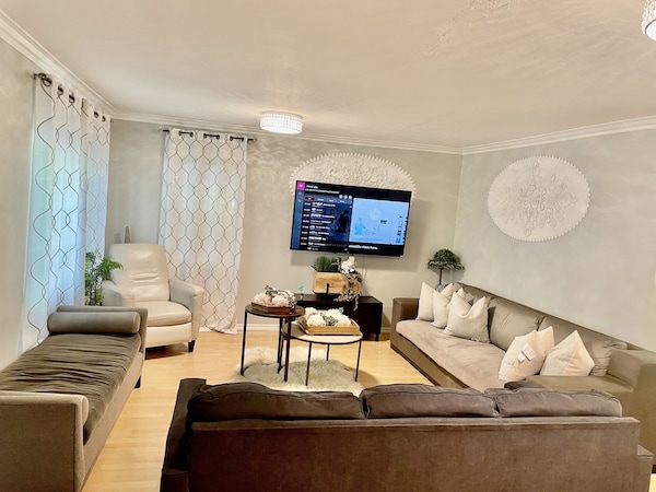 * Hogar Lejos Del Hogar * En Una Villa Hermosa- Tarifas Especiales De Verano - Santa Mónica, CA