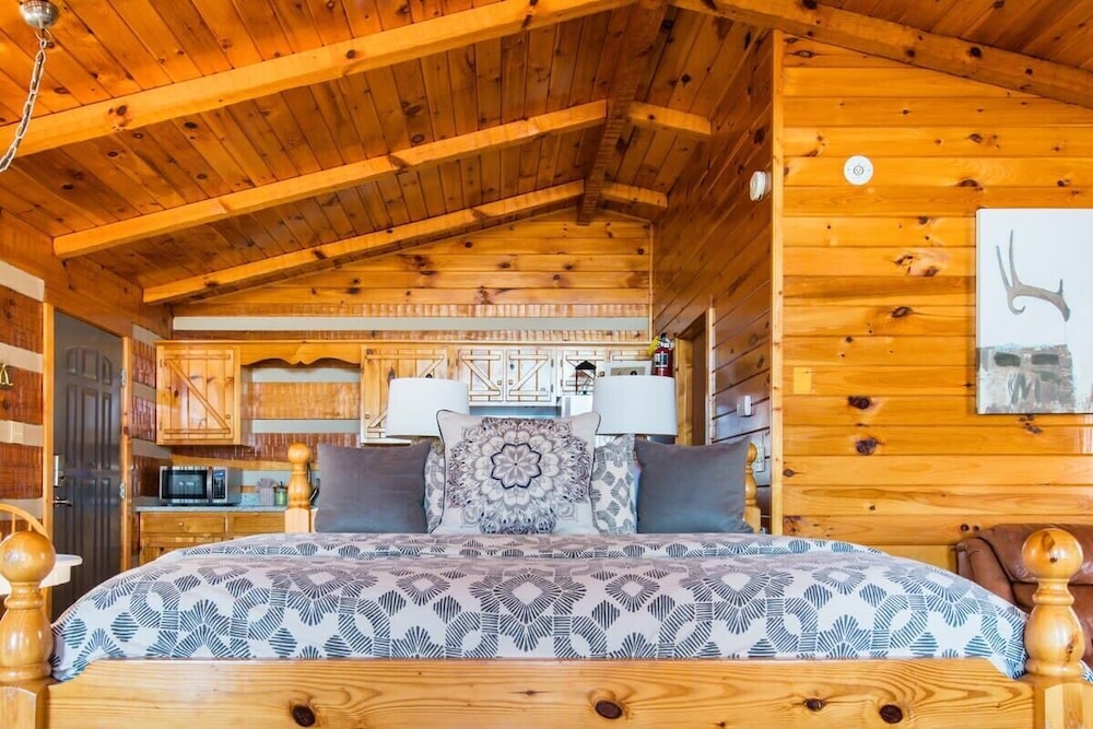 Very Private Mountain-view Log Cabin With Hot Tub - Gatlinburg, TN