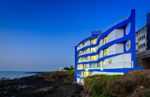 On The Sea Pension - Jeju-si