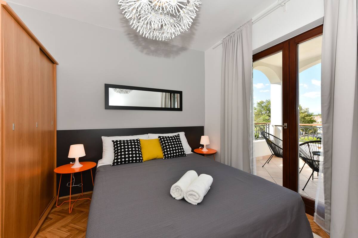 Three Bedroom Apartment, Balcony, Garden view (A3) | 1 quarto, cofres nos quartos, escrivaninha, Wi-Fi de cortesia