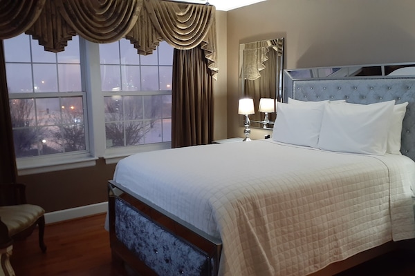 Quarto standard, 1 cama Queen, banheiro privativo, vista para a cidade (Chayil) | Roupas de cama de algodão egípcio, roupas de cama premium