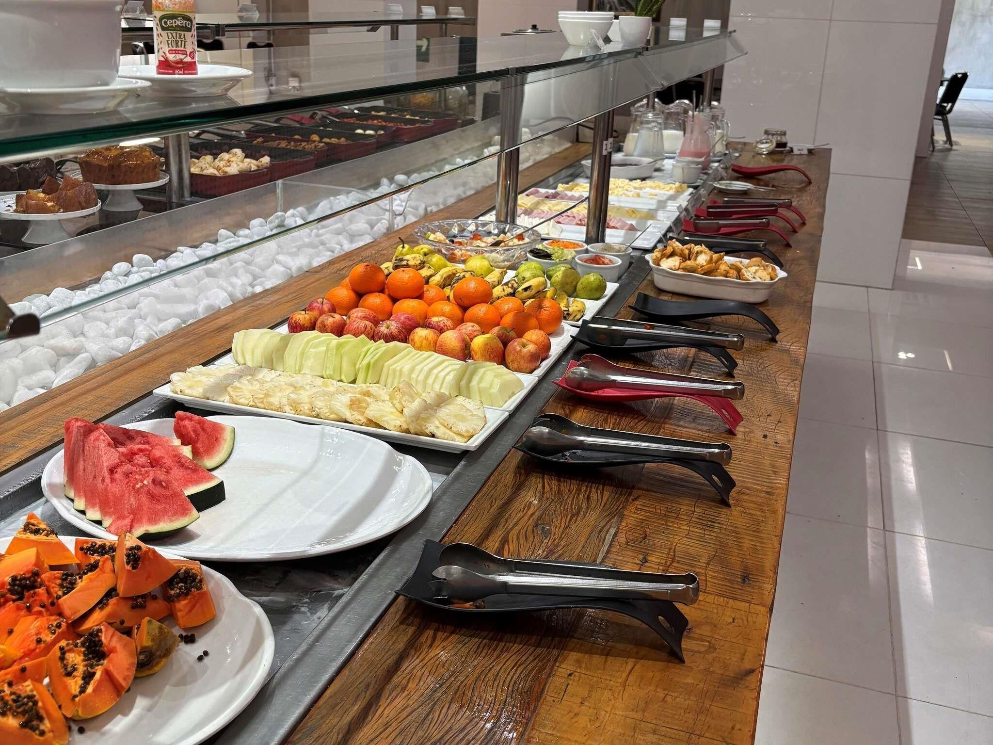 Café da manhã com buffet todos os dias mediante uma taxa