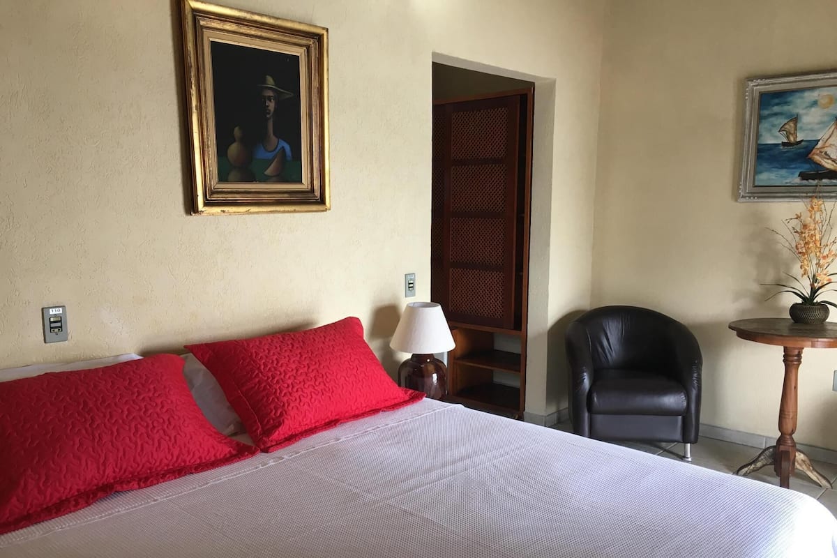 Frigobar, Wi-Fi de cortesia, roupa de cama