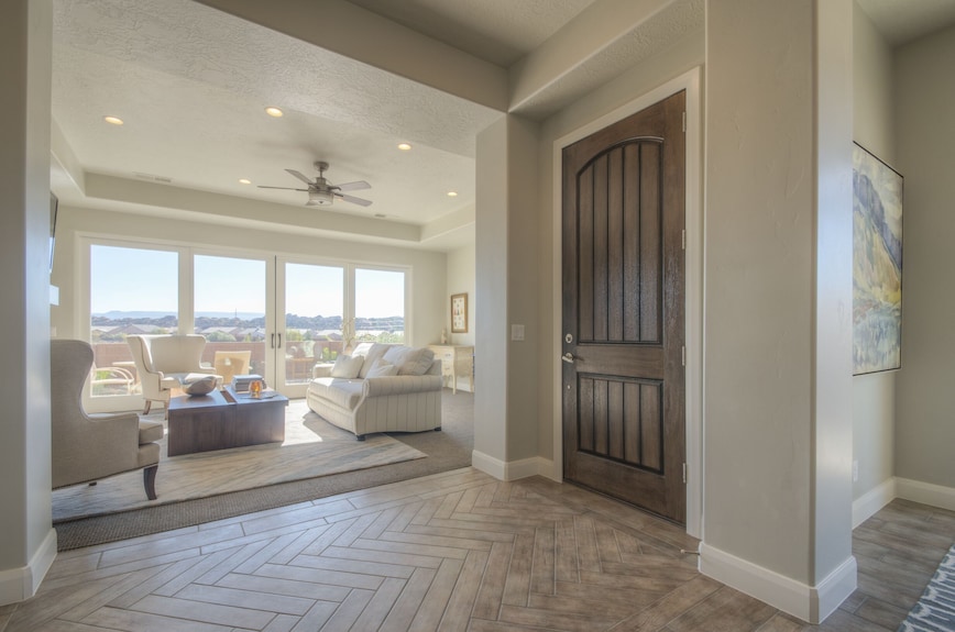 Relaxing, Coral Ridge R&r! Pools Across The Street. Overlooking The Fish Pond - Hurricane, UT