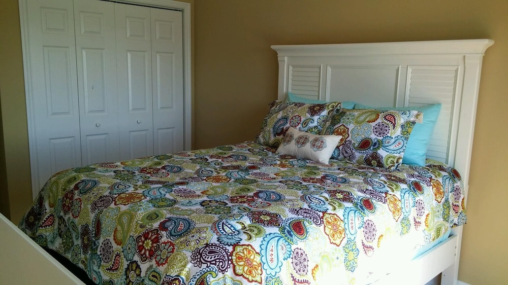 Great Home With Great Ocean Views And With Private Beach Access! - Surf City, NC