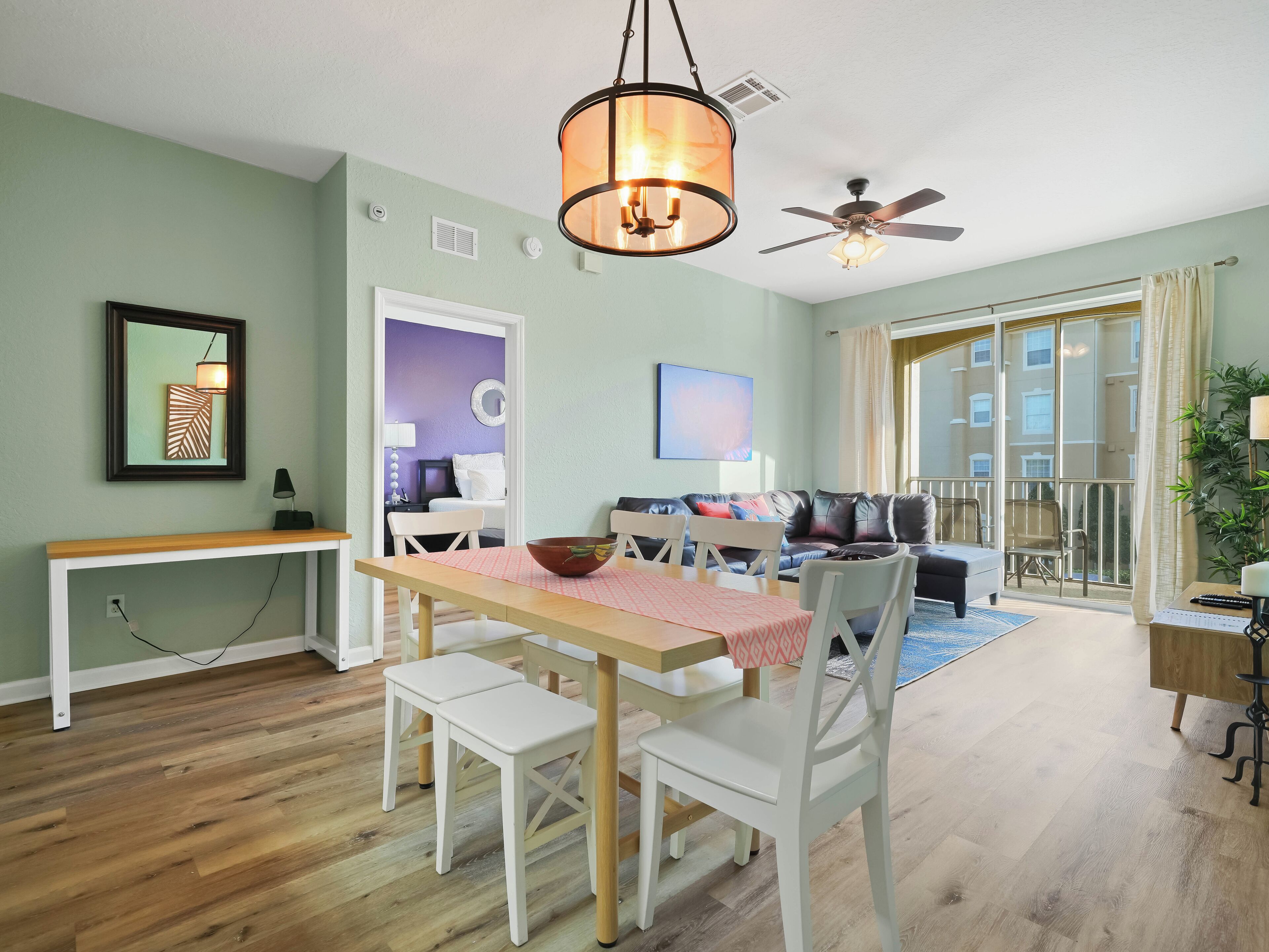 Hidden Gem Less Than 2 Miles To Disney! New Floors And Much More! 2 Bed/2 Bath - Celebration, FL