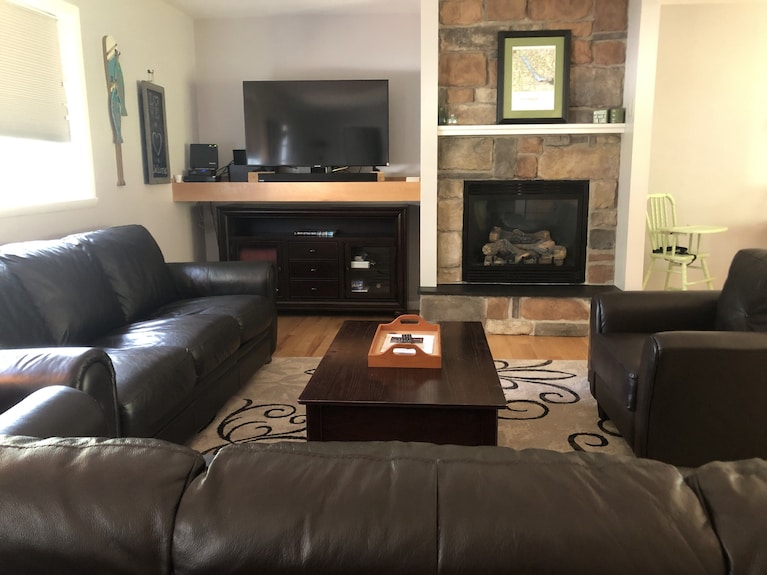 4 Bedroom/3 Bathroom In The Heart Of Bemus Point, Ny. Lake Views + Private Dock - Chautauqua Lake, NY