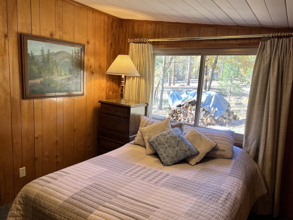 Log Cabin Nestled In The Pine Trees In Yosemite National Park - Fish Camp, CA