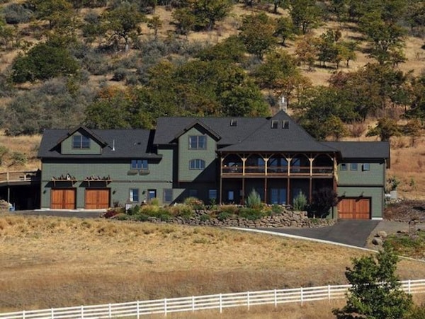 Beautiful Timber Peg Estate - 메드퍼드