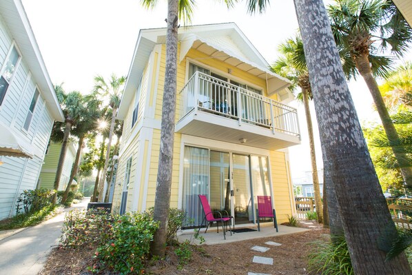 Crystal Beach Cottage, steps to beach & pool. Close to shopping ...