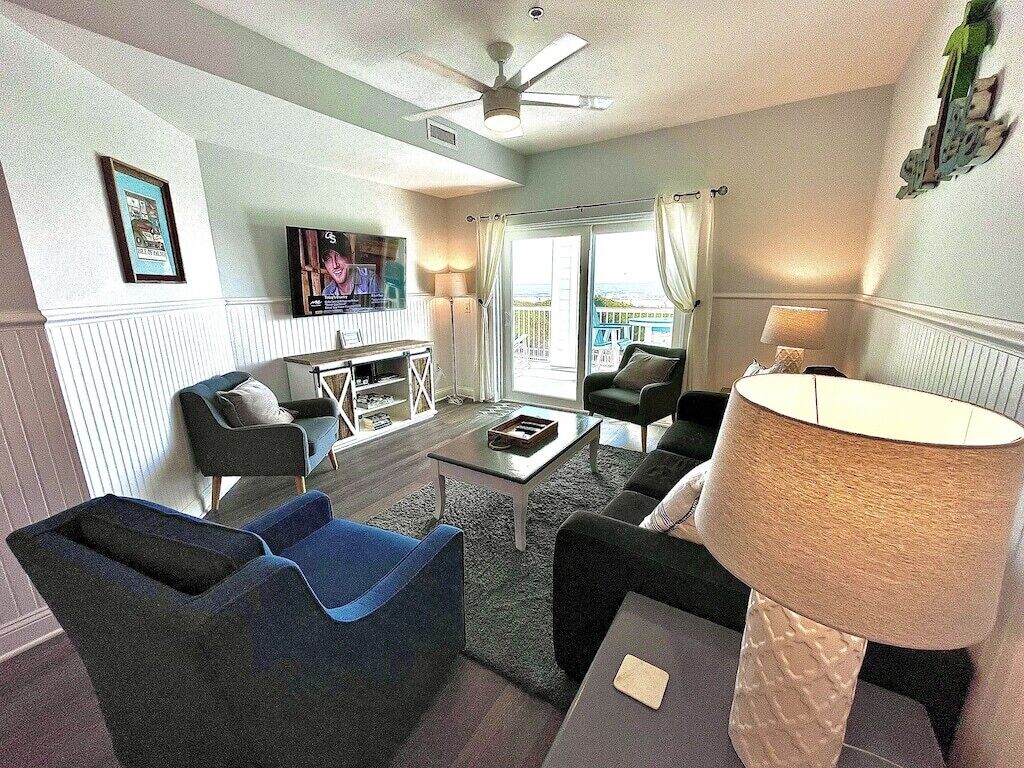 Pet Friendly | 3 Br First Floor Oceanfront Condo | Heart Of Iop - Mount Pleasant, SC