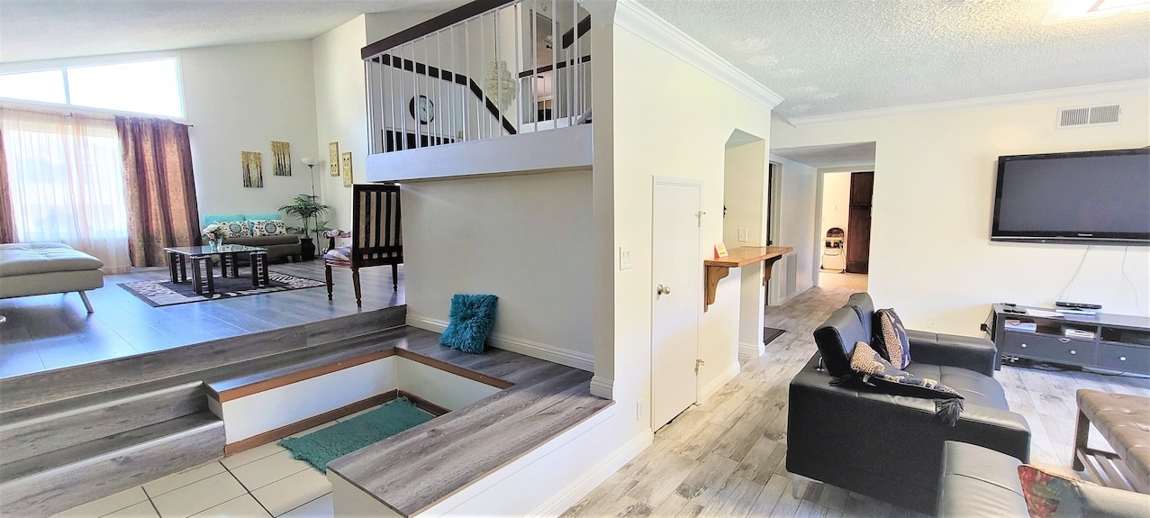 Luxe Confort Maison Près De Disneyland Avec Bain à Remous, Piscine Et Foyer - Anaheim