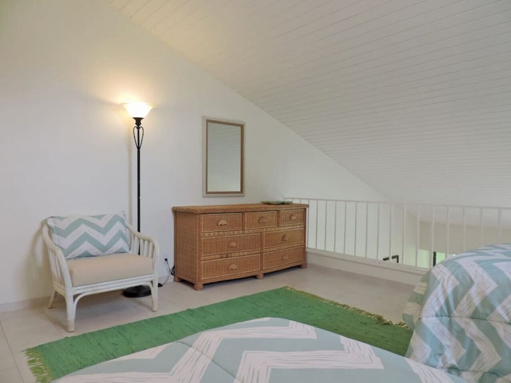 Spacious Townhouse By The Beach, Free Parking - Waimea Bay Beach, HI