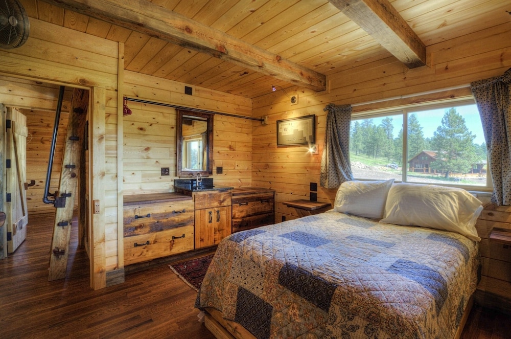 Beautiful Custom Timber Frame Cabin In Beautiful Spring Creek Canyon! - Rapid City, SD