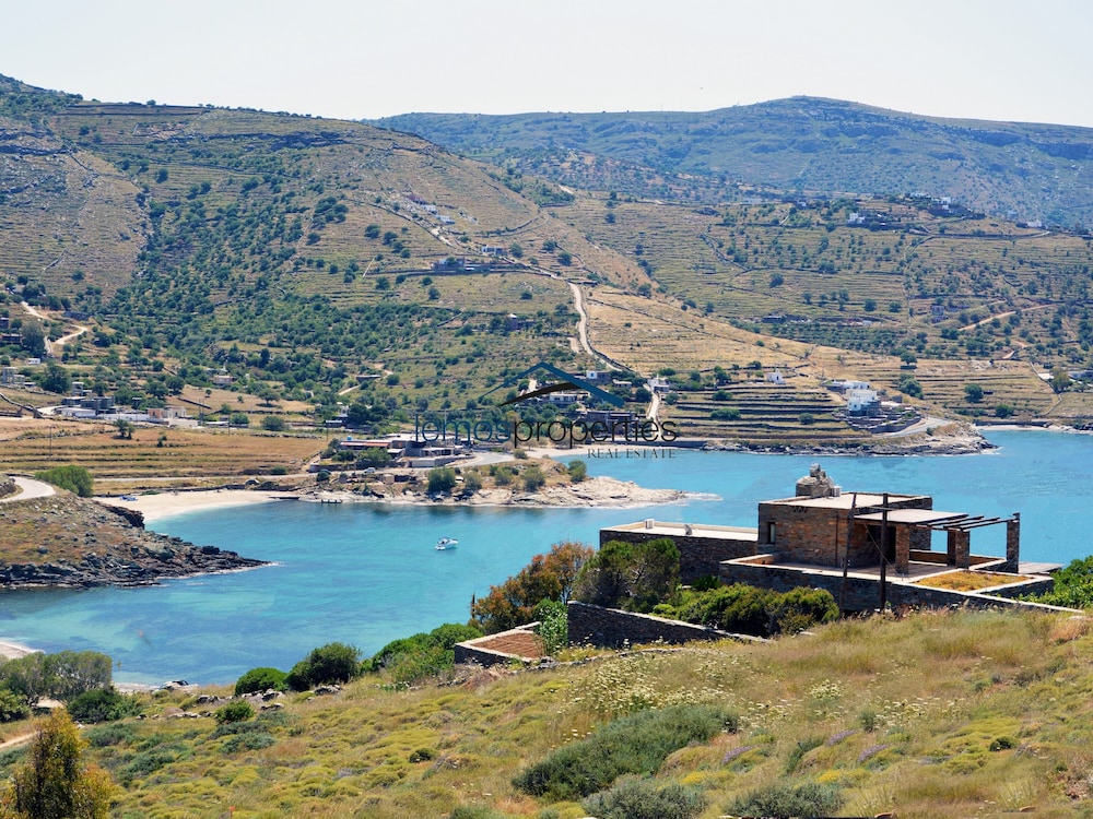 Traditional Stone Built Windmill With A Sea View - Греция