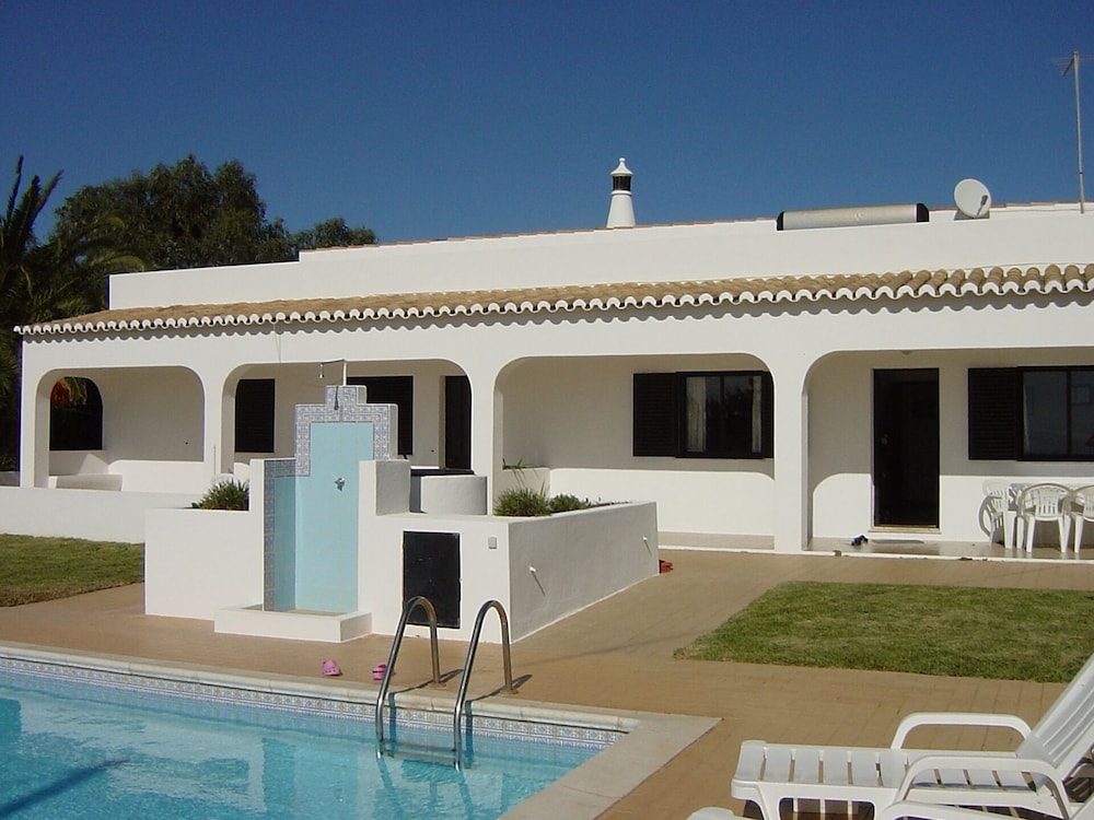 A Beautiful Villa Set In A Quiet Rural Location - Portugal
