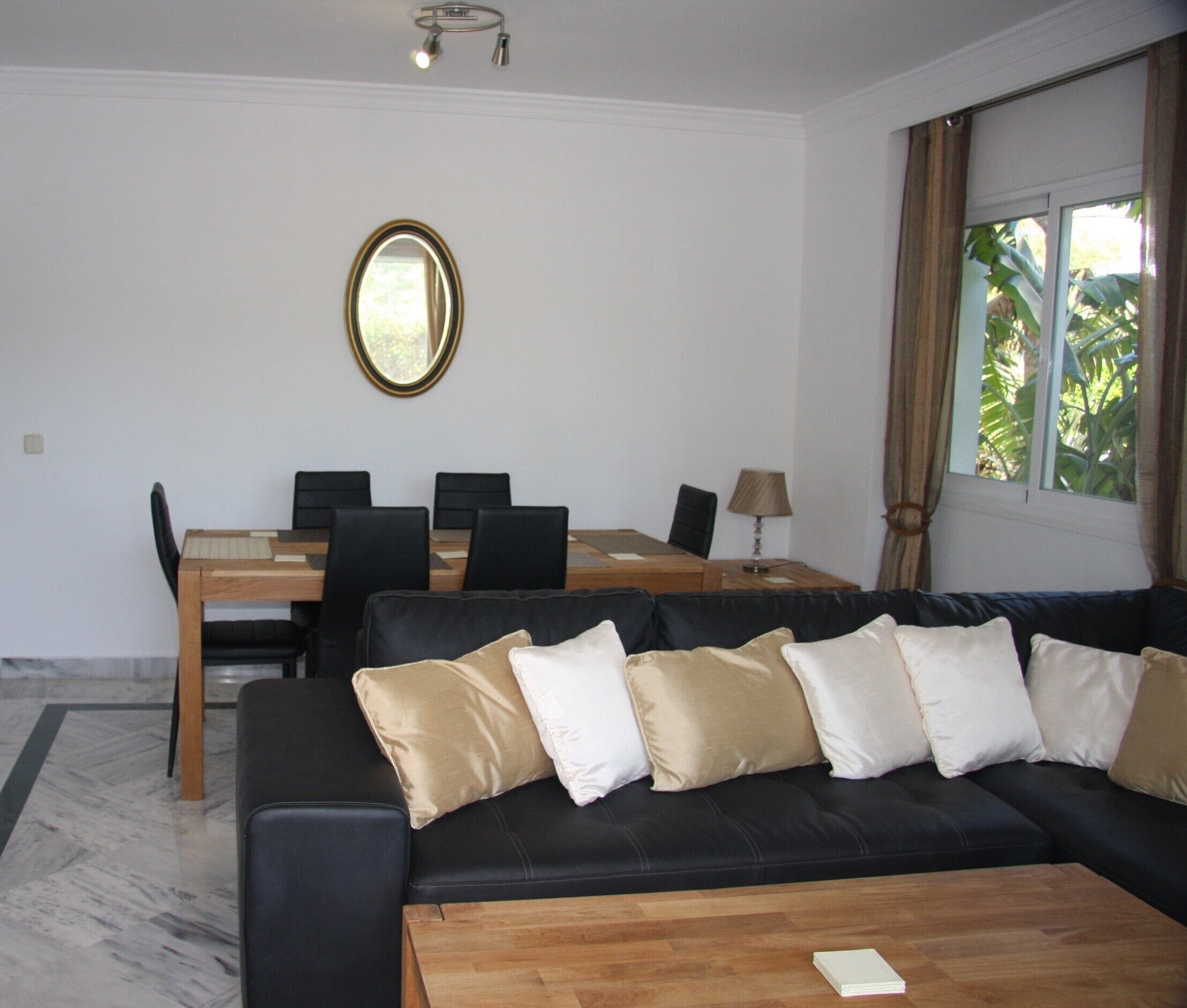 Apartment, Pool Complex And Tropical Gardens In Walking Distance Of Puerto Banus - 巴努斯港
