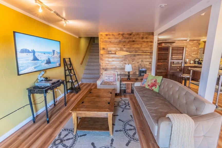 Steps To Beach, Shops, Pubs. Pet Friendly! - Newport, OR