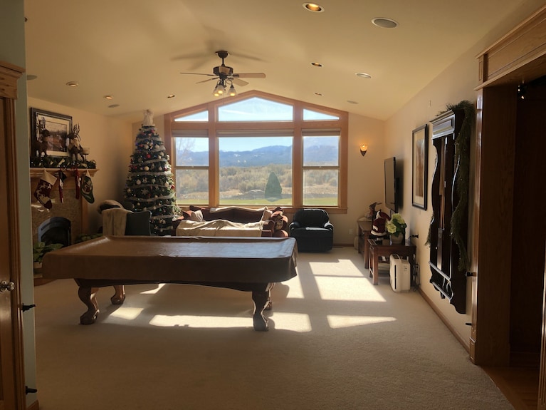 Relaxing Sierra Sunrise Family Getaway W/ Ev Level 2 Charger - 4 Bdrm 3 1/2 Bath - Grover Hot Springs State Park, Markleeville