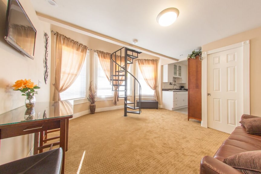 Beautiful Loft Unit W/spiral Stairs - Mins. To Dt, Conv Center, Balboa Park, Zoo - Chula Vista, CA