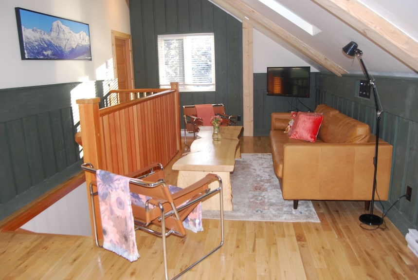 Revelation Valley Carriage House Near Jasper National Park - British Columbia