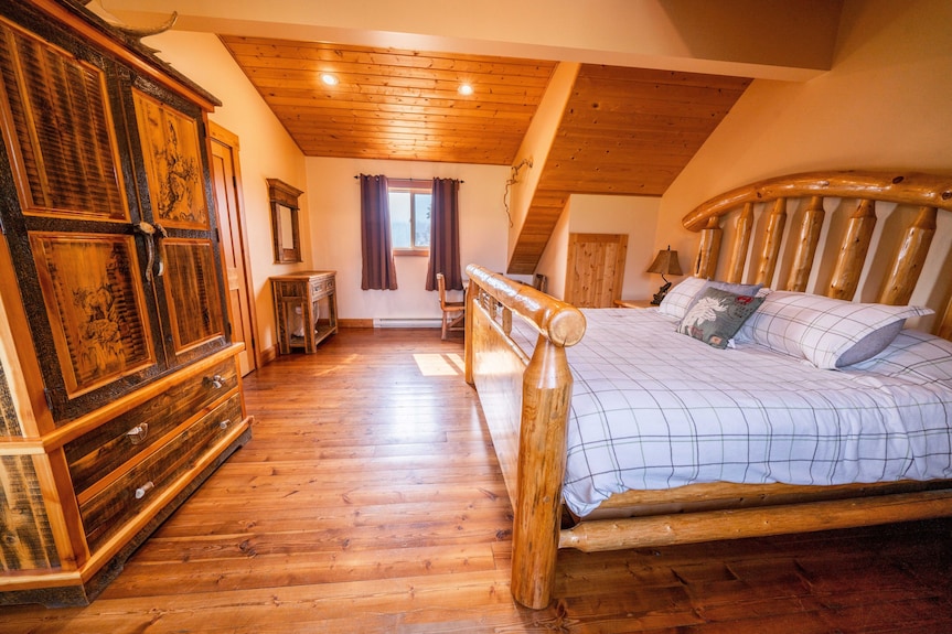 90+ Acre Ranch Directly On The Elk River In The Heart Of The Canadian Rockies! - Sparwood