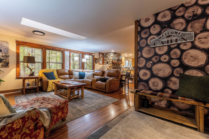 Spacious And Charming Craftsman Retreat. - Bend, OR