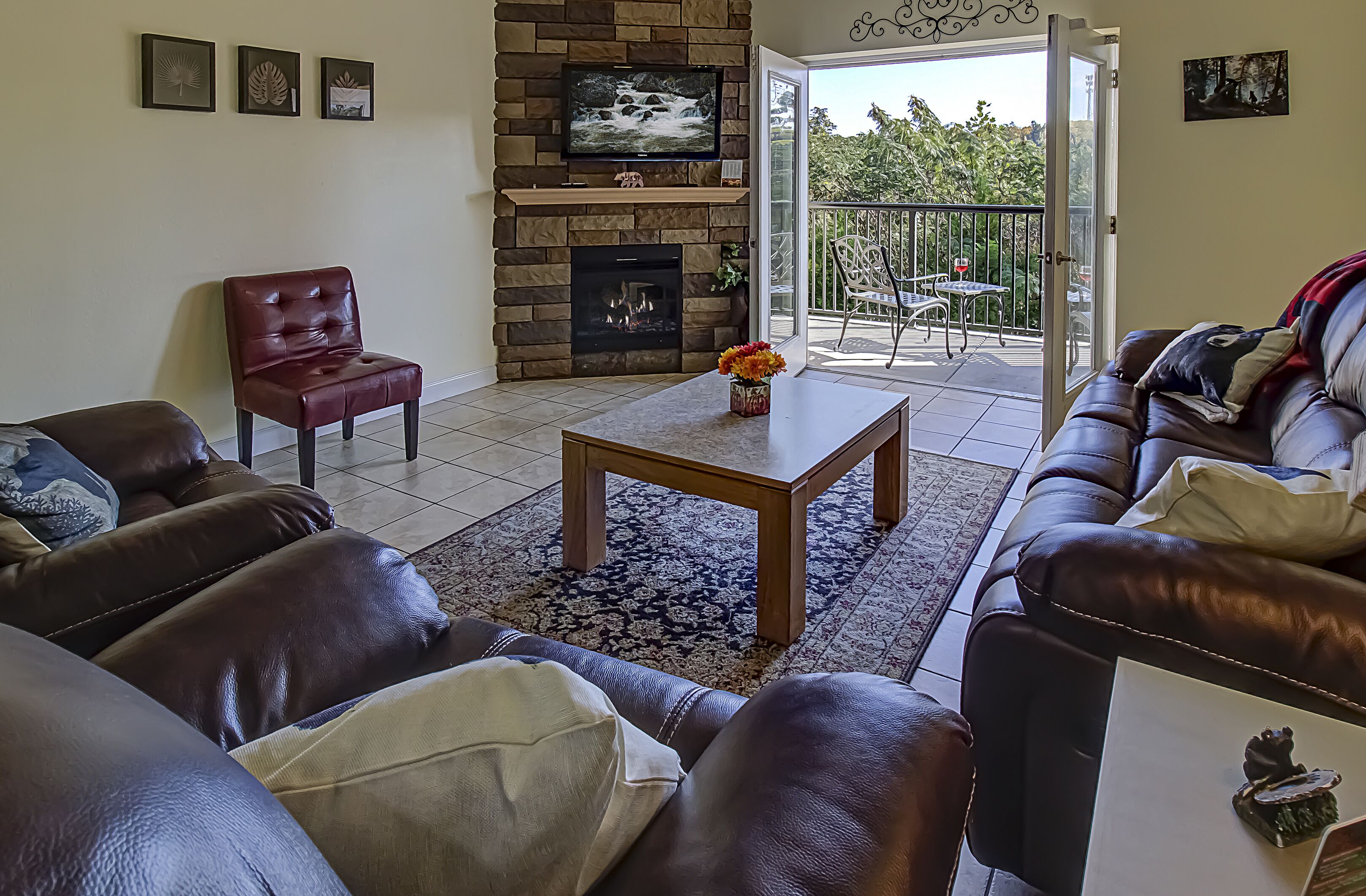 John's Mtn Blessing  W/ 2 Pools, Hot Tub, Arcade Games 7 Br & 6 Ba.  Sleeps 20+ - The Island in Pigeon Forge, Pigeon Forge