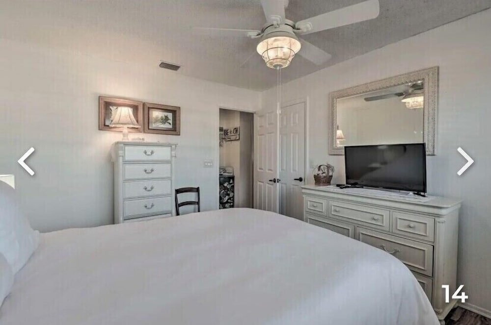 Venice Island Beach Walk 2 Beach, Sharkeys, Legacy Trail,-2 Homes Available - Casey Key, Florida, FL