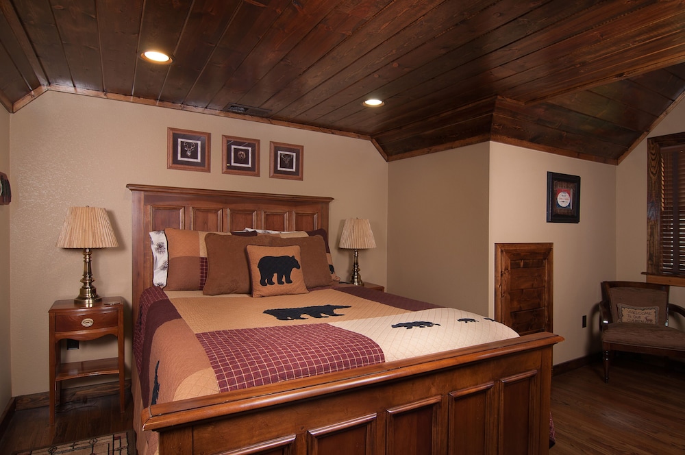 Beary Cozy Easy Access 3br/2.5ba All The Charm Of The Smoky Mountains. Free Wifi - Wears Valley, TN