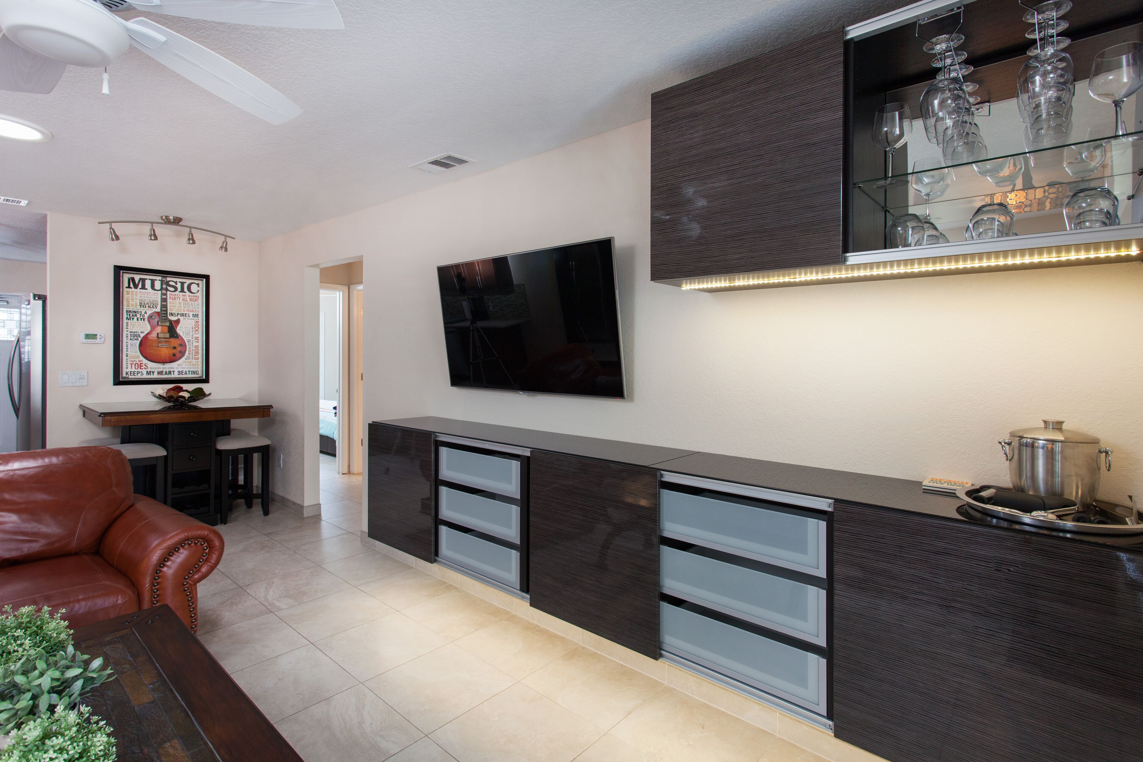 Stylish Beach Retreat Right Across Street From Beach & Gulf Of Mexico In Irb! - Indian Rocks Beach, FL