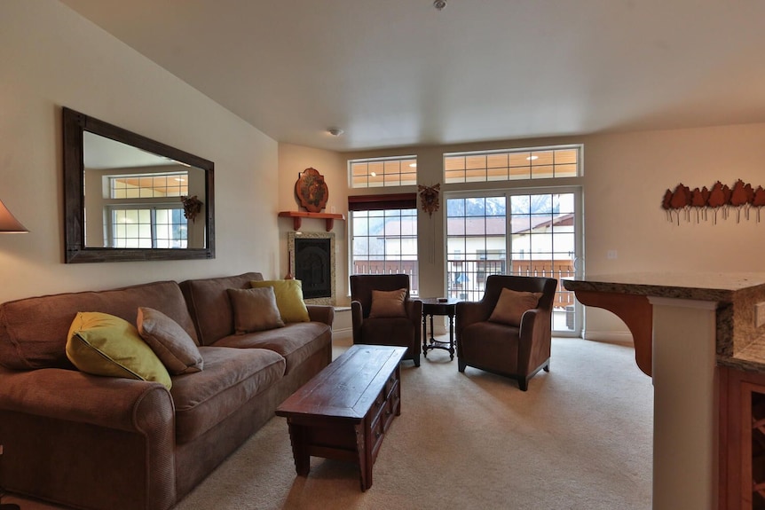 Alpine View Haus On Main - Bavarian Themed Condo - 萊溫芙絲鎮