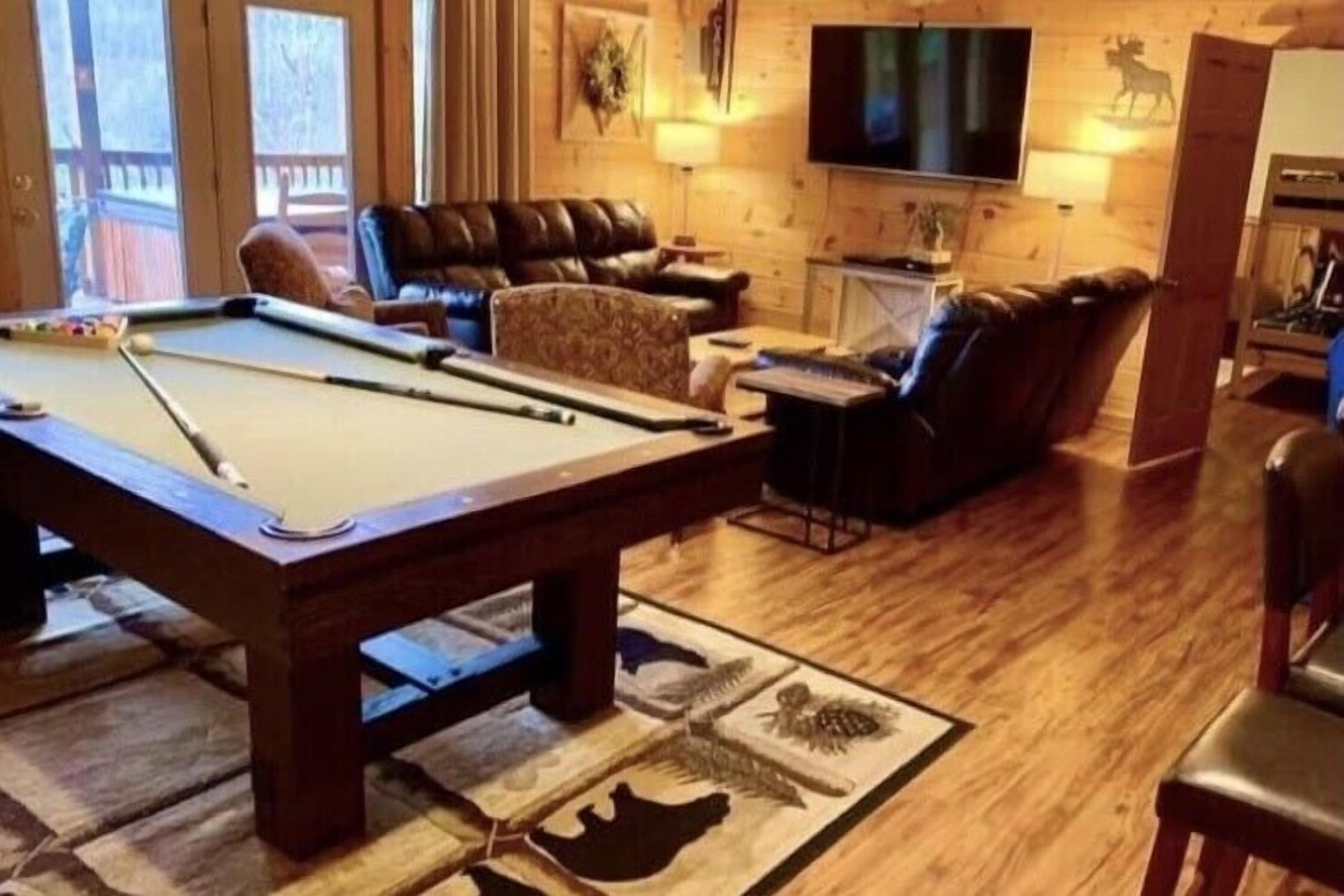 5 Star Cabin Minutes To Downtown Gatlinburg, Hot Tub, Game Room, Mountain Views! - Gatlinburg, TN