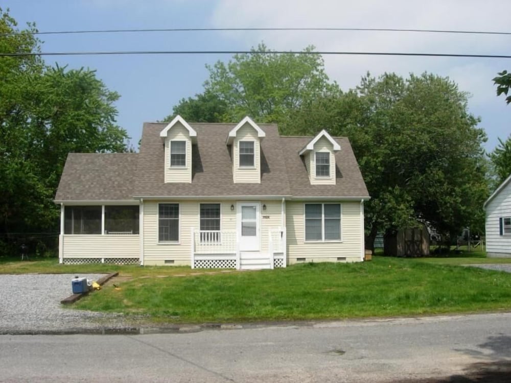 Duck's Delight - Pet Friendly Rentals Within Walking Distance To Maddox Blvd! - Chincoteague, VA