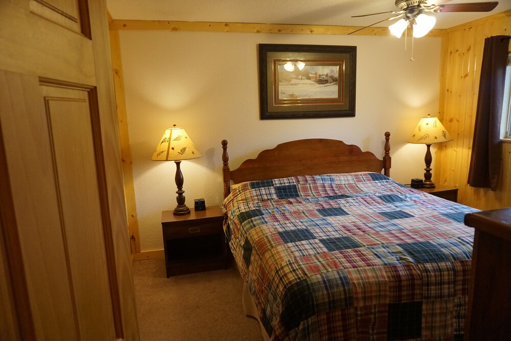 3 Bedroom Condo - No Cleaning Fee - Amazing Sunsets - Snowshoe, WV