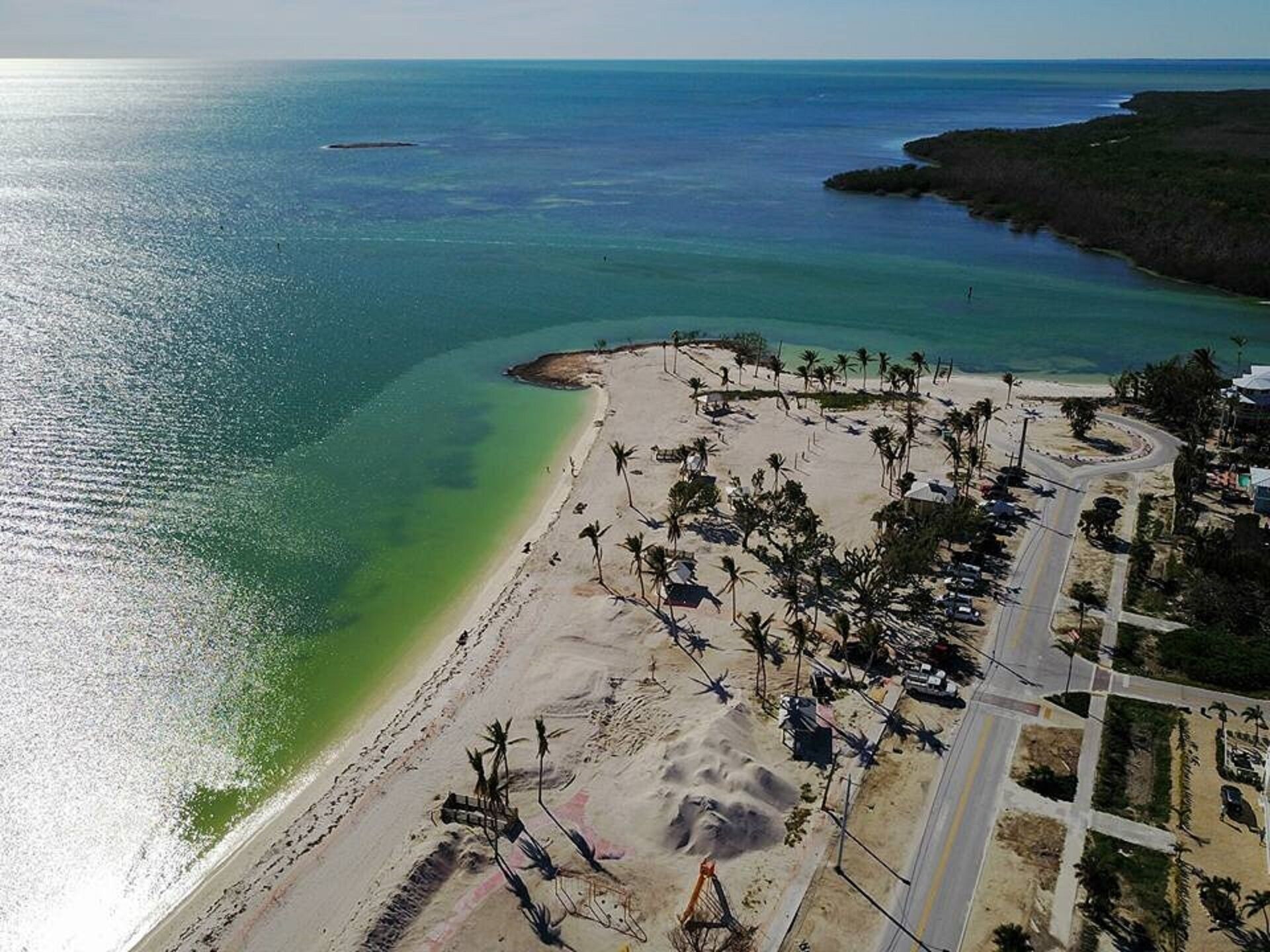 STUNNING 3BR/3BA SINGLE LEVEL CLOST TO OPEN WATER~POOL/TIKI/BOOK NOW ...