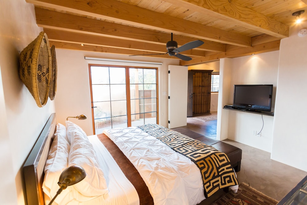 New And Modern; Historic District Home With Ski Mtn Views, A/c, Walk To Plaza - Santa Fe, NM