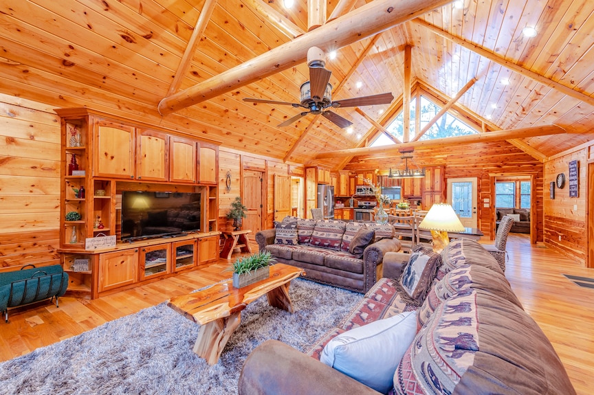 On A Whim Is A Luxury Log Cabin That Has Something For Everyone - Broken Bow, OK