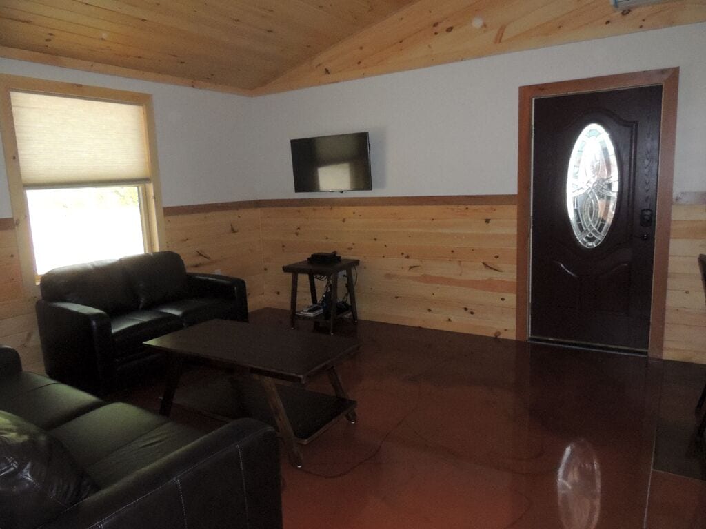 Log Cabin Retreat, Cayuga Wine Trail, Dogs Welcome, Open Year-round - Cayuga Lake, NY